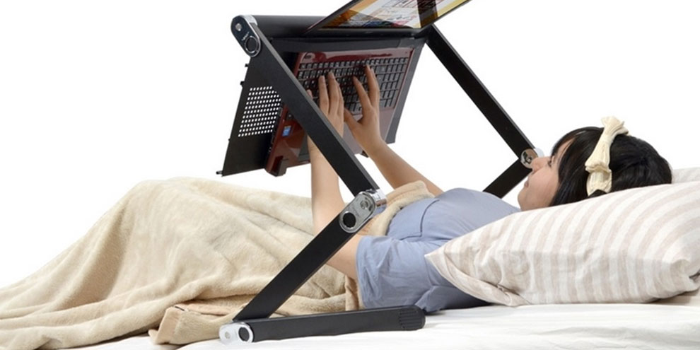 Com este acessório, você nunca mais vai ter que sair da cama para usar ...