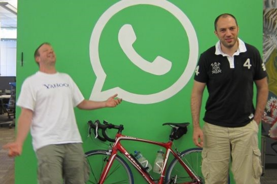 Conheça um pouco da vida de bilionário do criador do WhatsApp - TecMundo