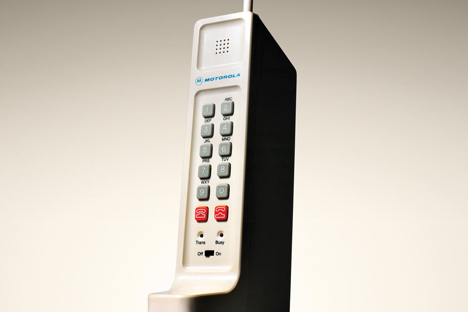 H Exatamente 44 Anos Motorola Demonstrava Primeiro Celular Da