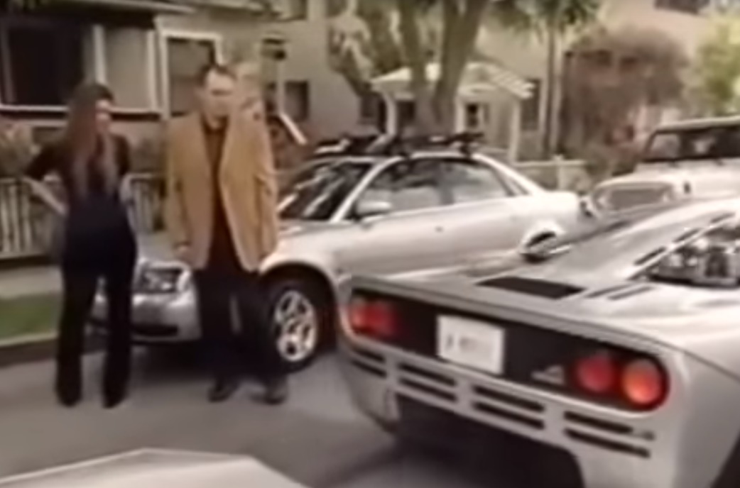 Vídeo mostra Elon Musk recebendo seu primeiro hipercarro: uma McLaren ...