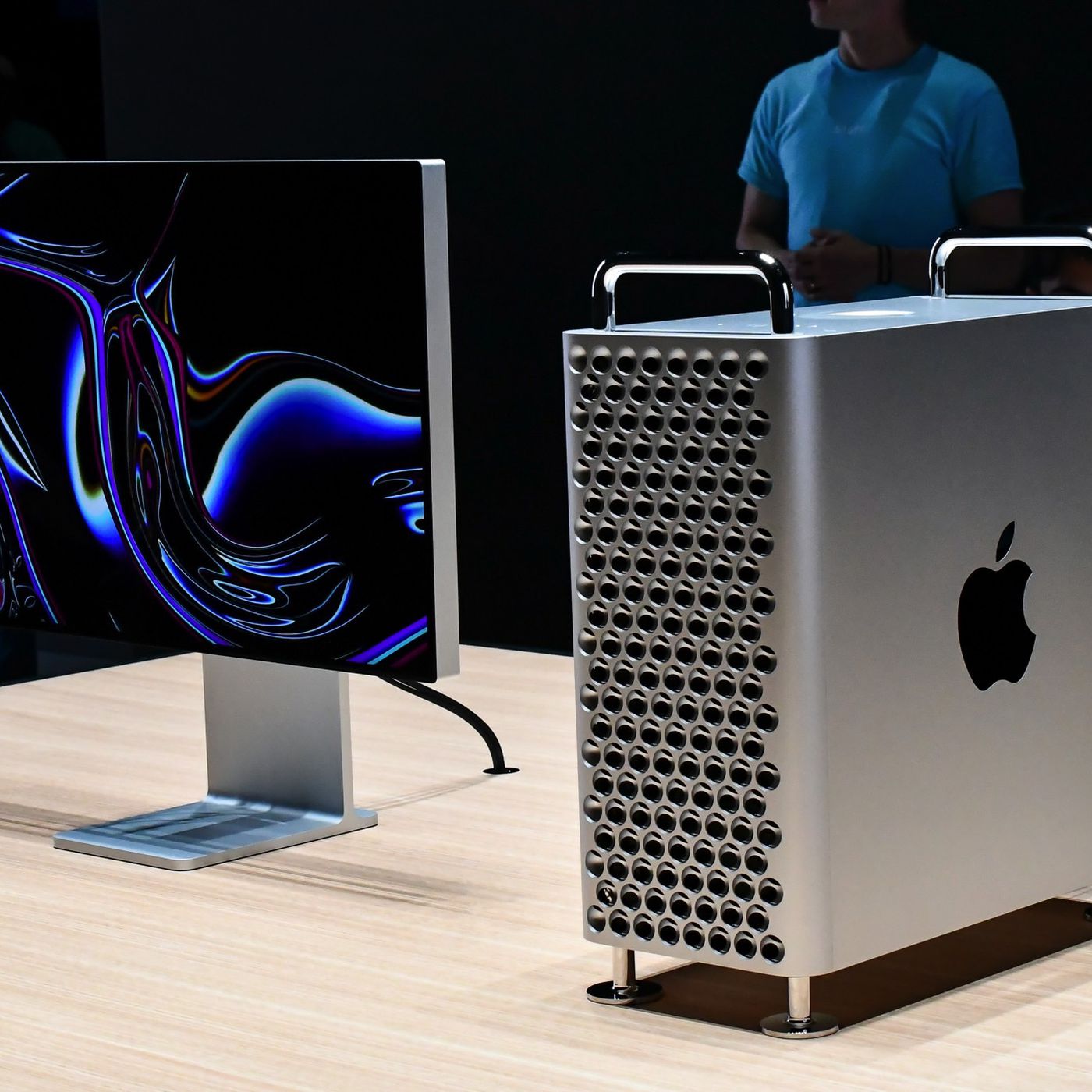 Apple anuncia kit de rodinhas do novo Mac Pro por R$ 7 mil - TecMundo