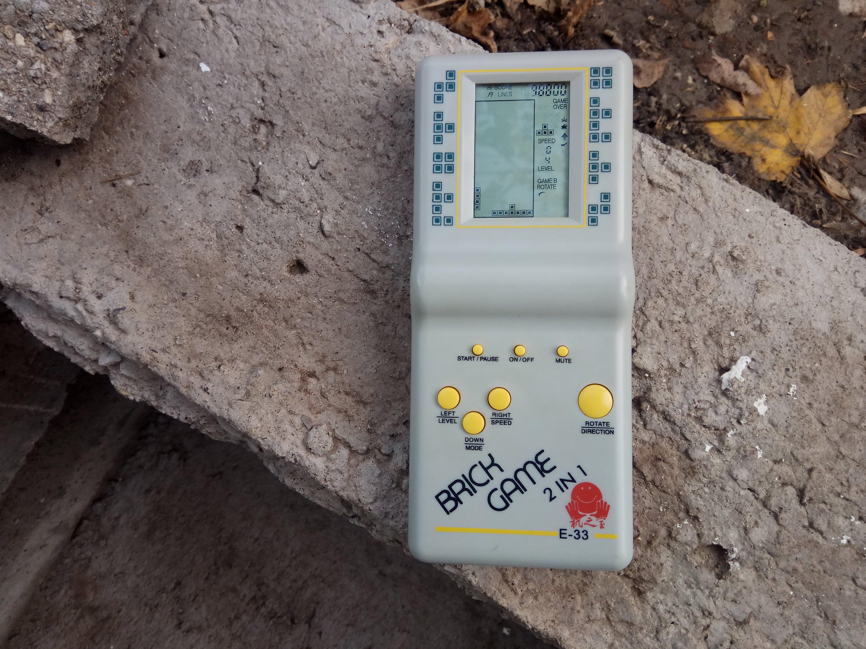 De Brick Game à Tamagotchi – por trás dos presentes nos anos 90 | Voxel