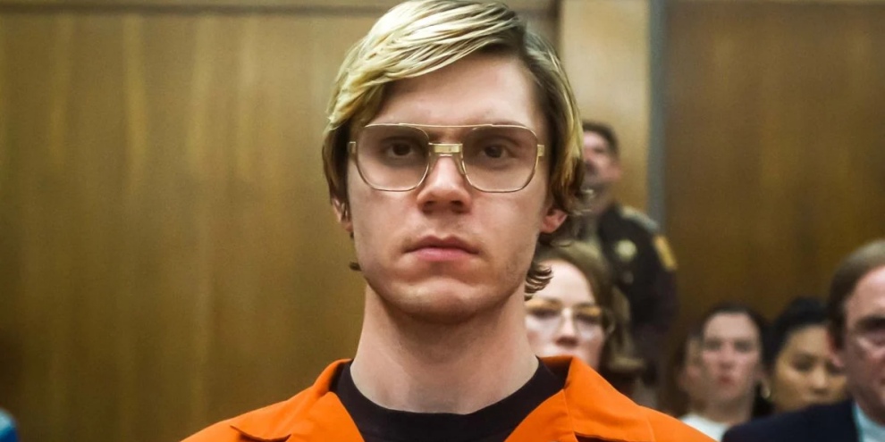 You: protagonista critica a glamourização de serial killers | Minha Série